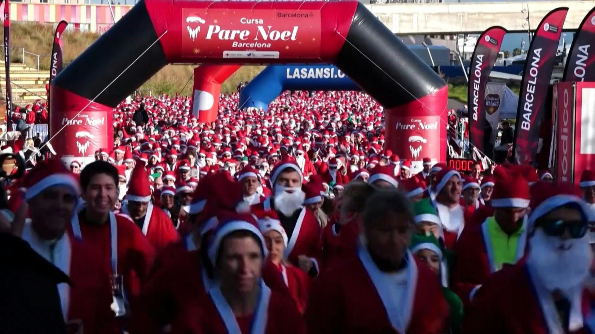 Espagne : course de pères Noël dans les rues de Barcelone