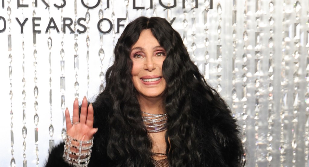 Cher debuts major hair transformation at the 'Saturday Night Live ...