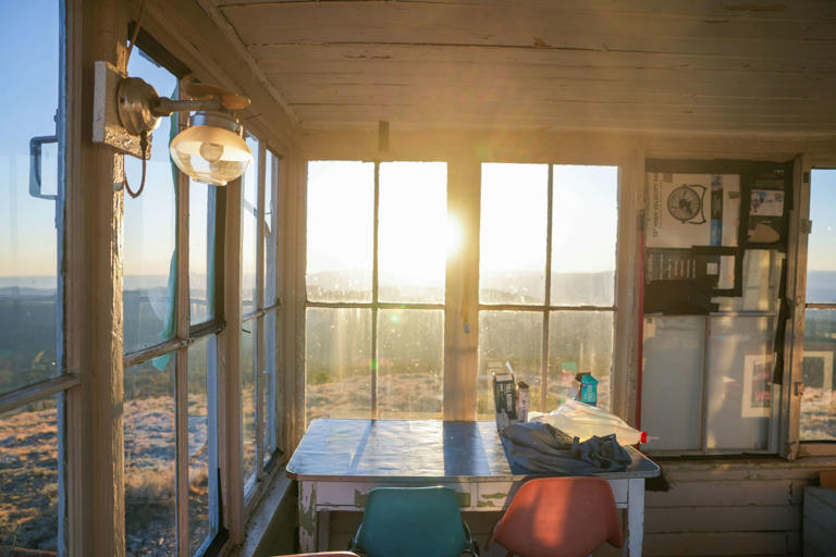 Why this $40 fire lookout cabin is Oregon’s best-kept secret for ...