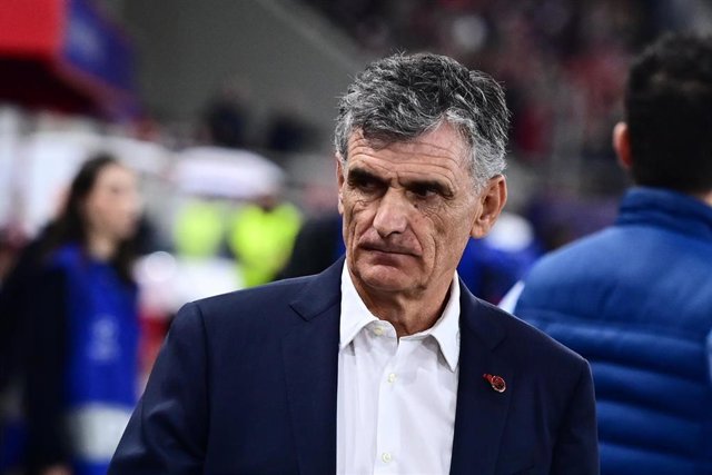 José Luis Mendilibar renueva con el Olympiacos una temporada más