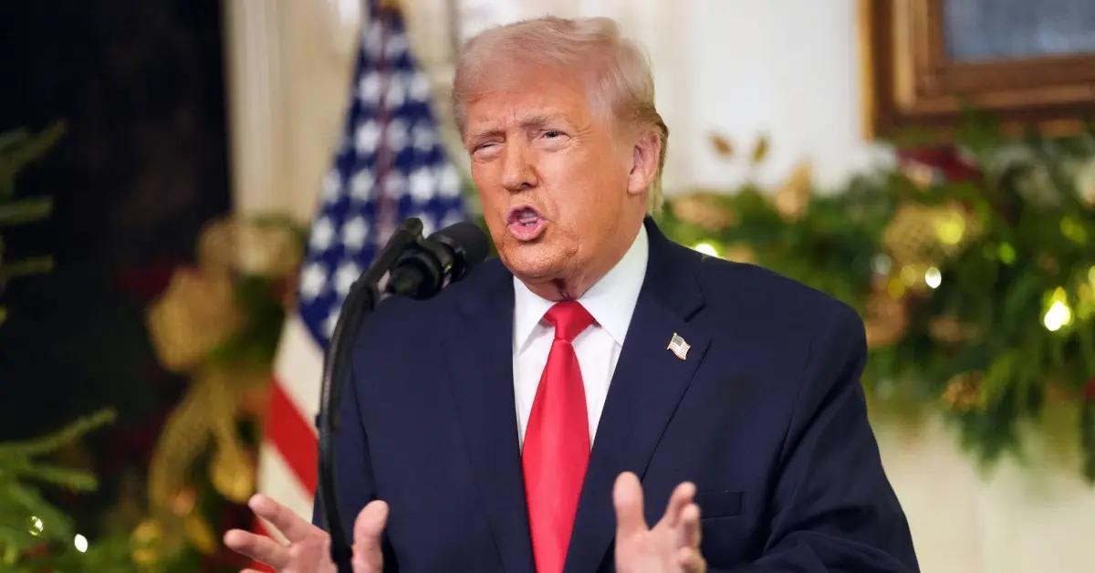 Donald Trump fuels health concerns as he smacks his leg 3 times and ...