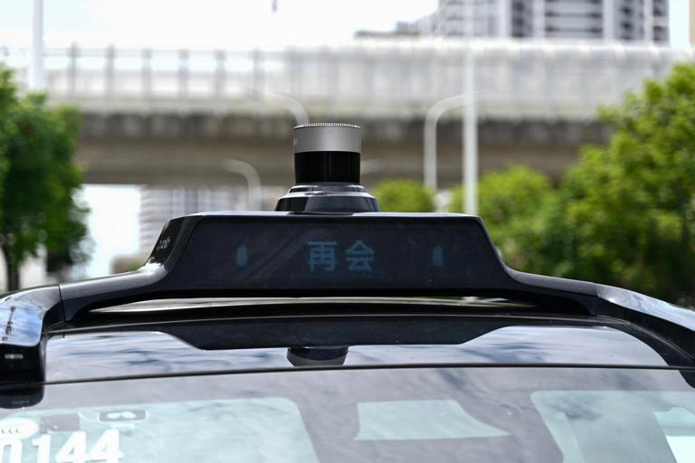 Uber and Lyft team up with Baidu for London robotaxis