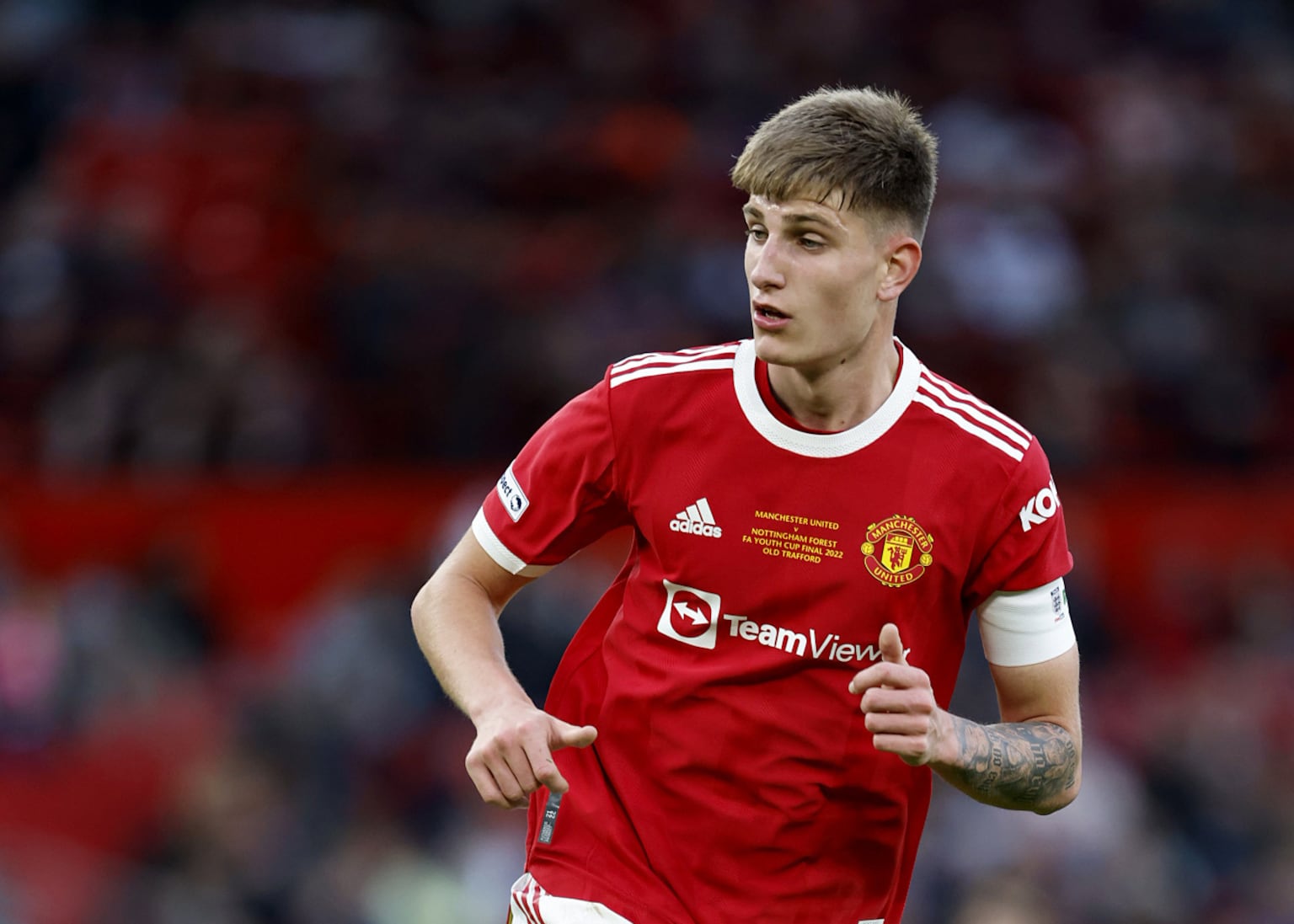 Rhys Bennett urges people not to struggle in silence after father’s suicide