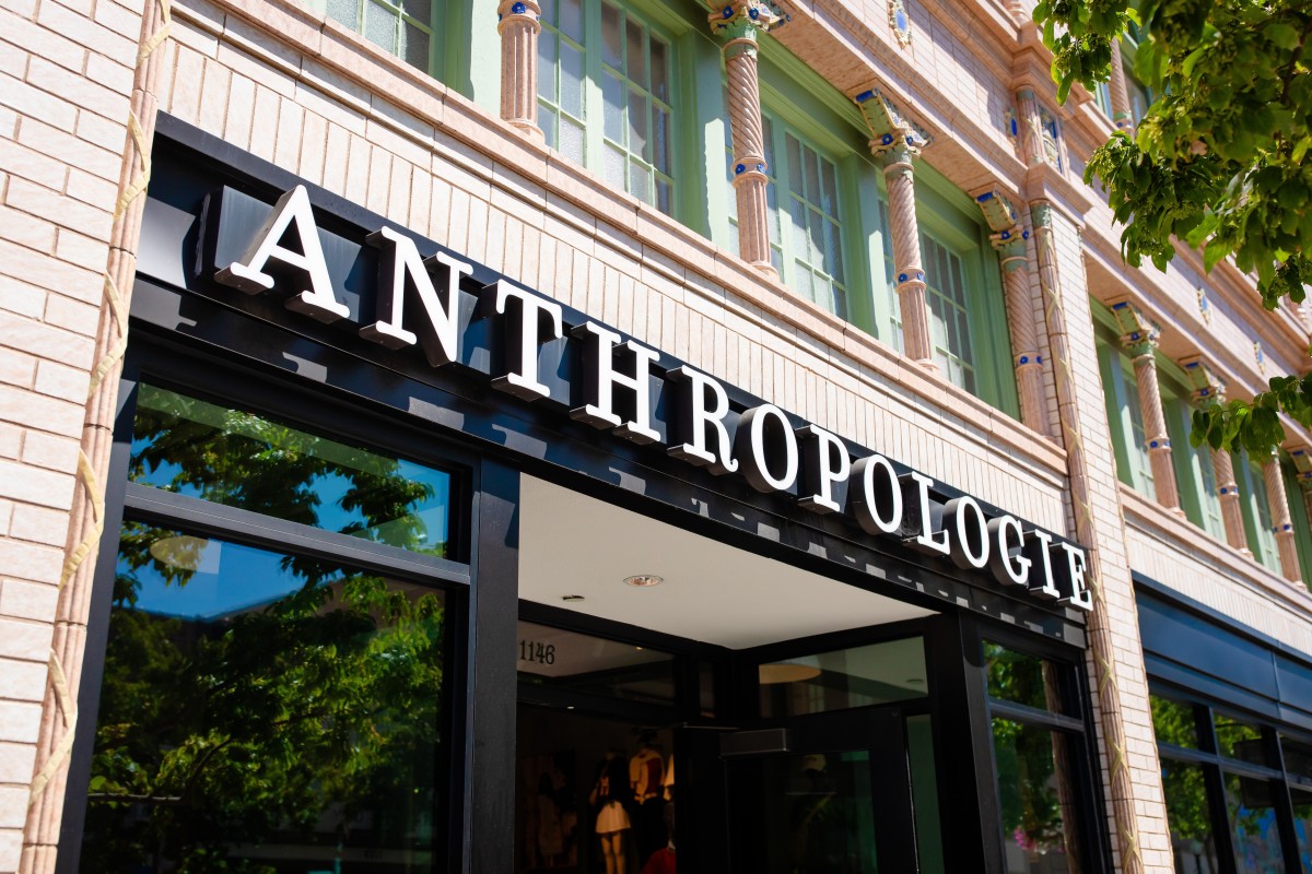 Anthropologie's 'cute' bucket tote and pouch set is on sale for $30 for ...