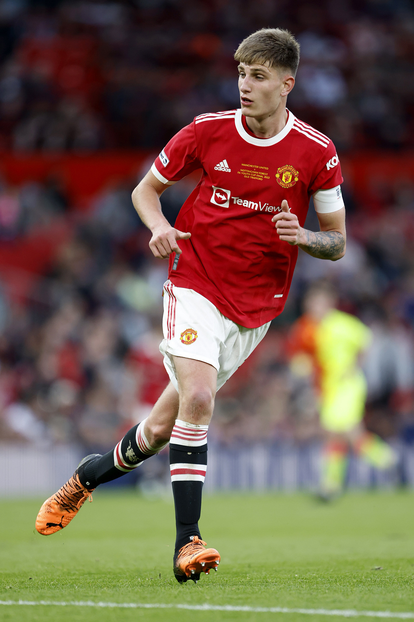 Rhys Bennett urges people not to struggle in silence after father’s suicide