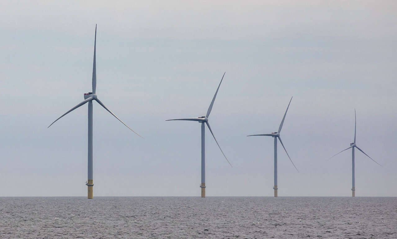 Lamont joins other governors in fighting to lift the pause on offshore ...