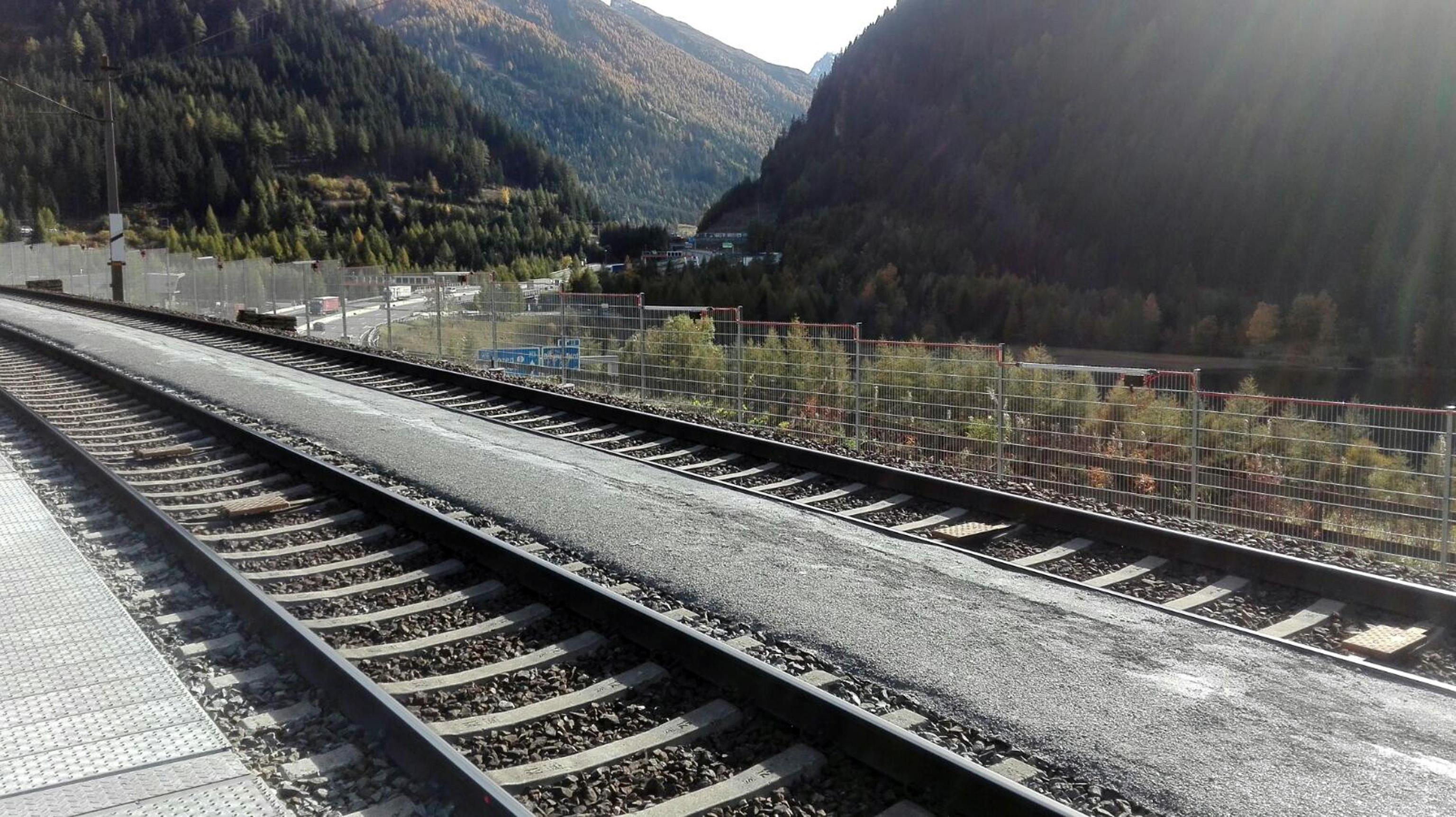 Operaio urtato e ferito da un treno sulla linea del Brennero in Trentino