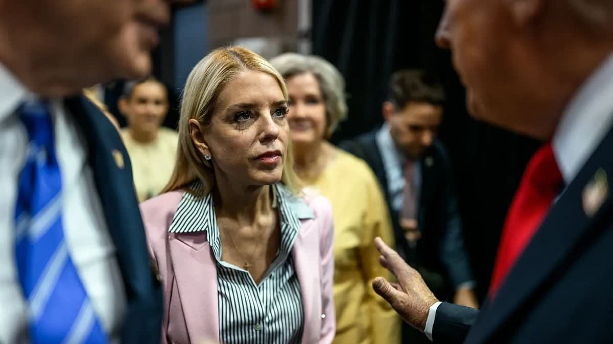 Lawmakers to hold Bondi in contempt if all Epstein files not released