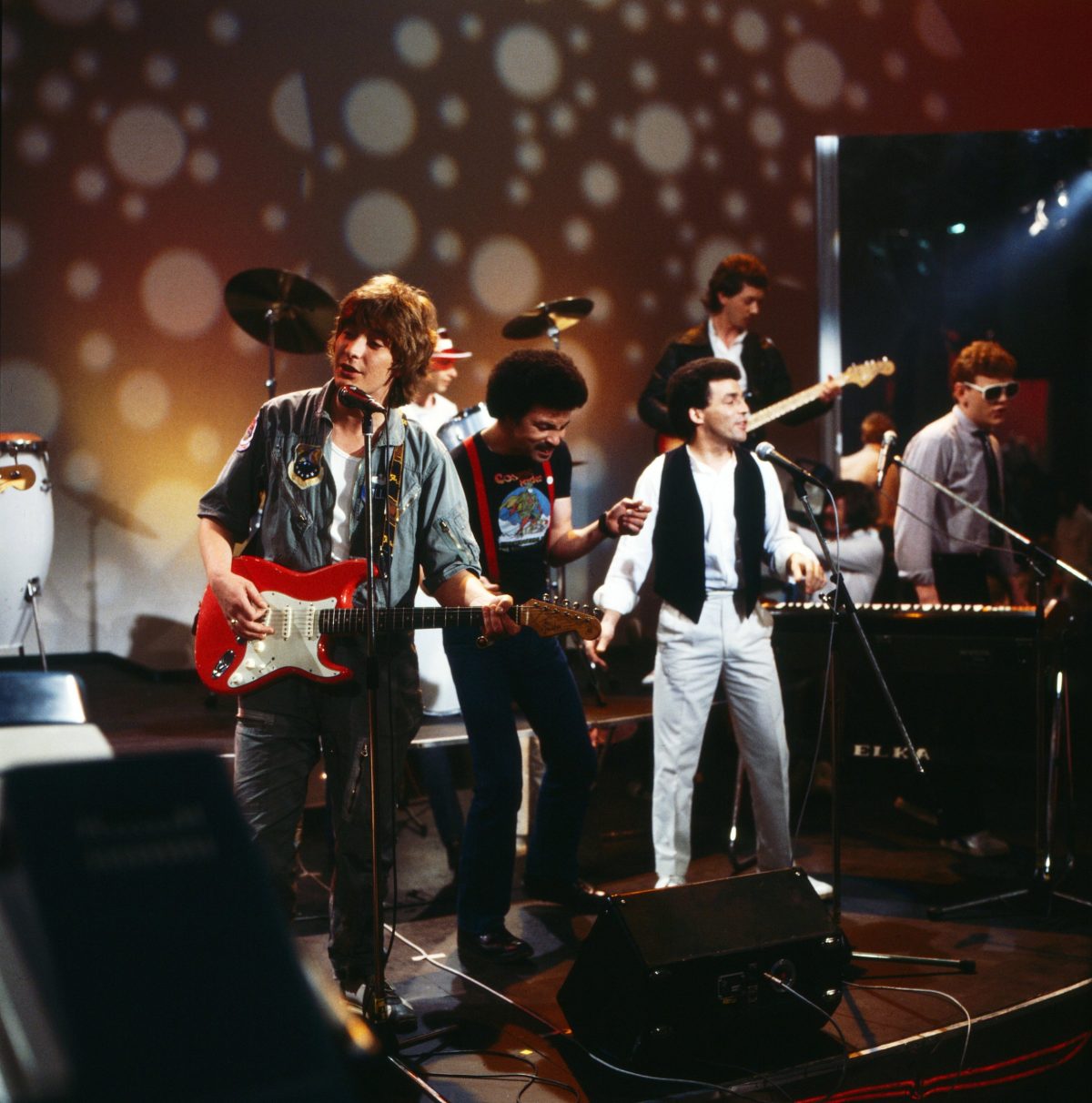 Driving home for Christmas singer Chris Rea dies aged 74