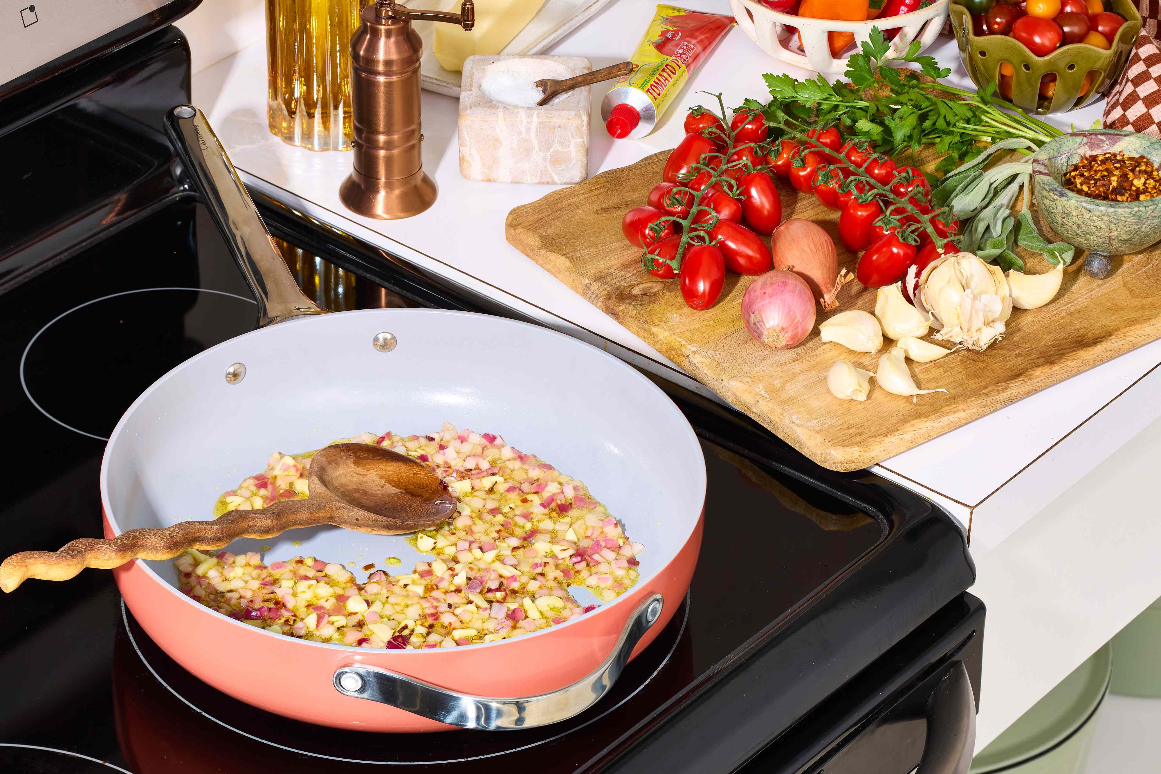 We asked a pro cleaner how to clear out food smells after a feast—5 of ...