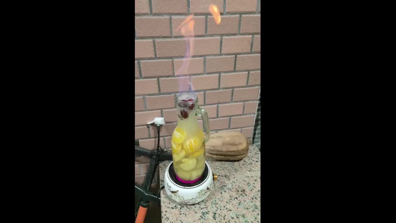 Heated fruit wine bottle explodes in Guangdong, China