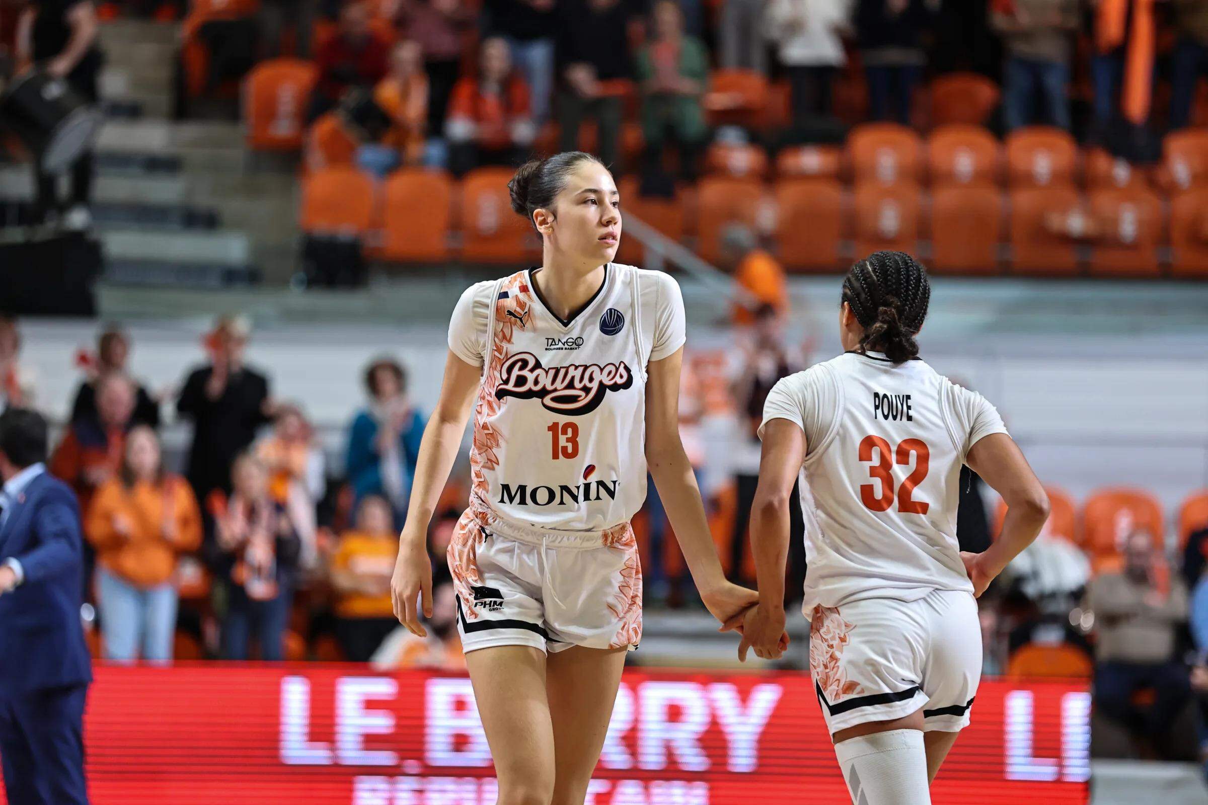 French recruit Alicia Tournebize signs with South Carolina, Dawn Staley