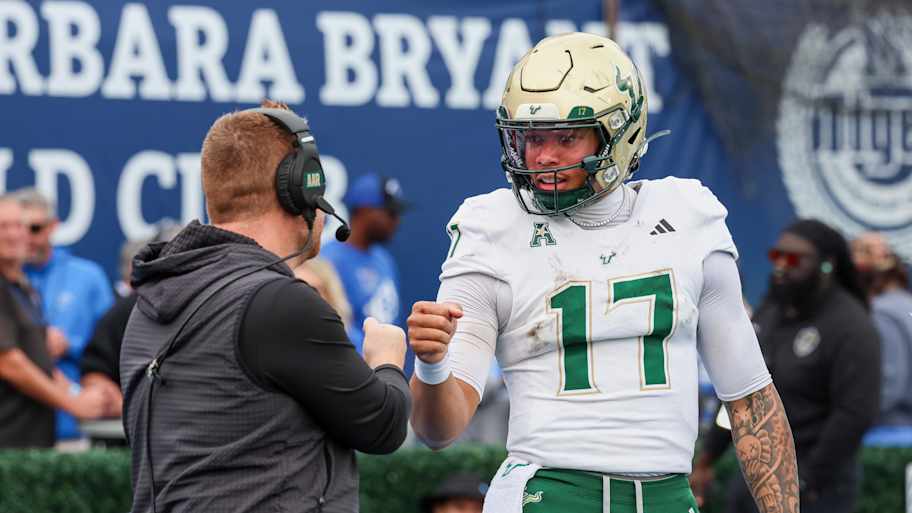 College football quarterback enters transfer portal after 4,000-yard season