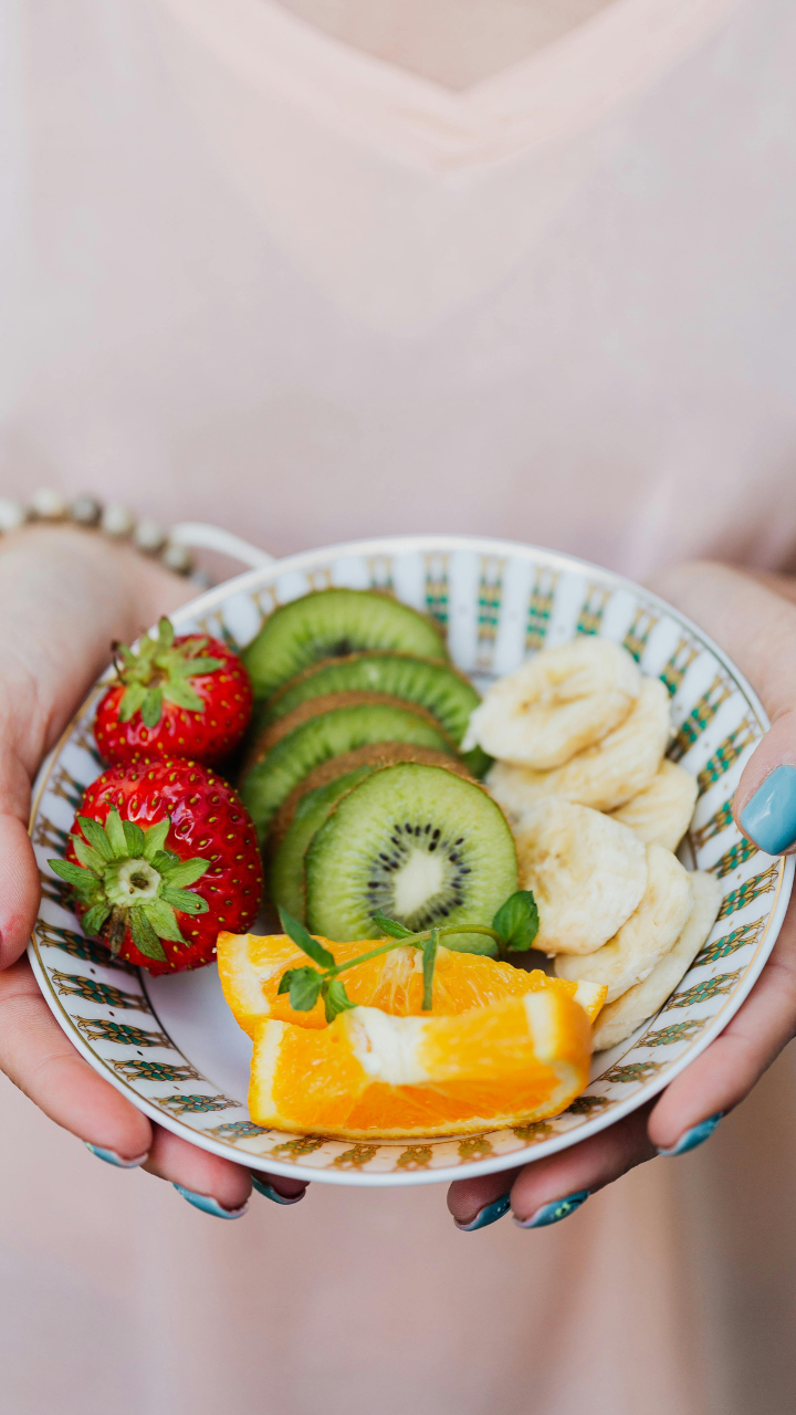 7 iron and vitamin C rich fruit combos that can reduce the risk of anemia