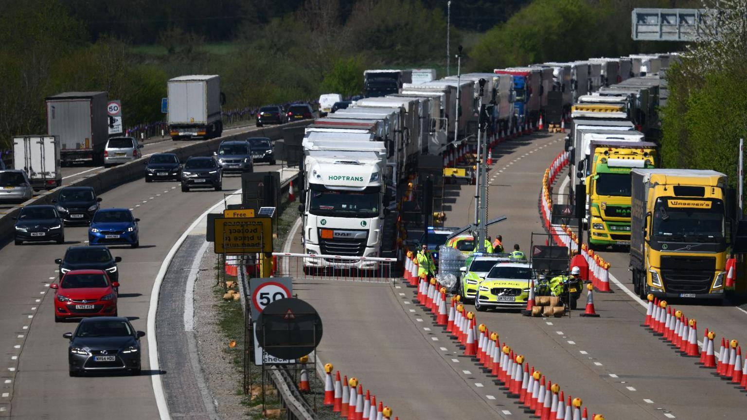 M20 closed overnight to remove contraflow system