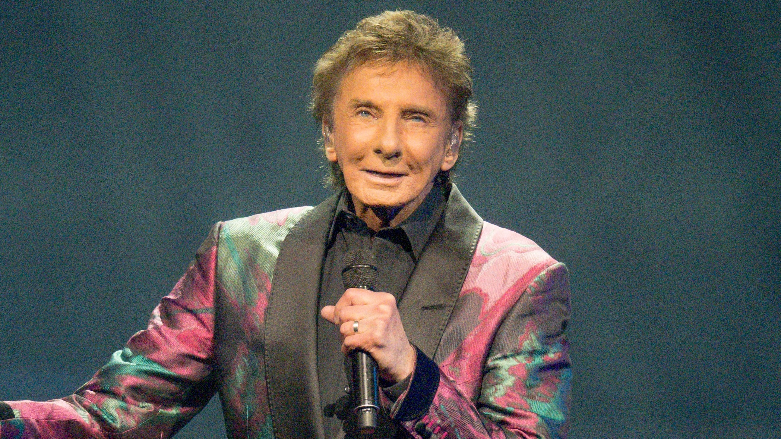 Legendary singer, 82, reveals shock cancer diagnosis