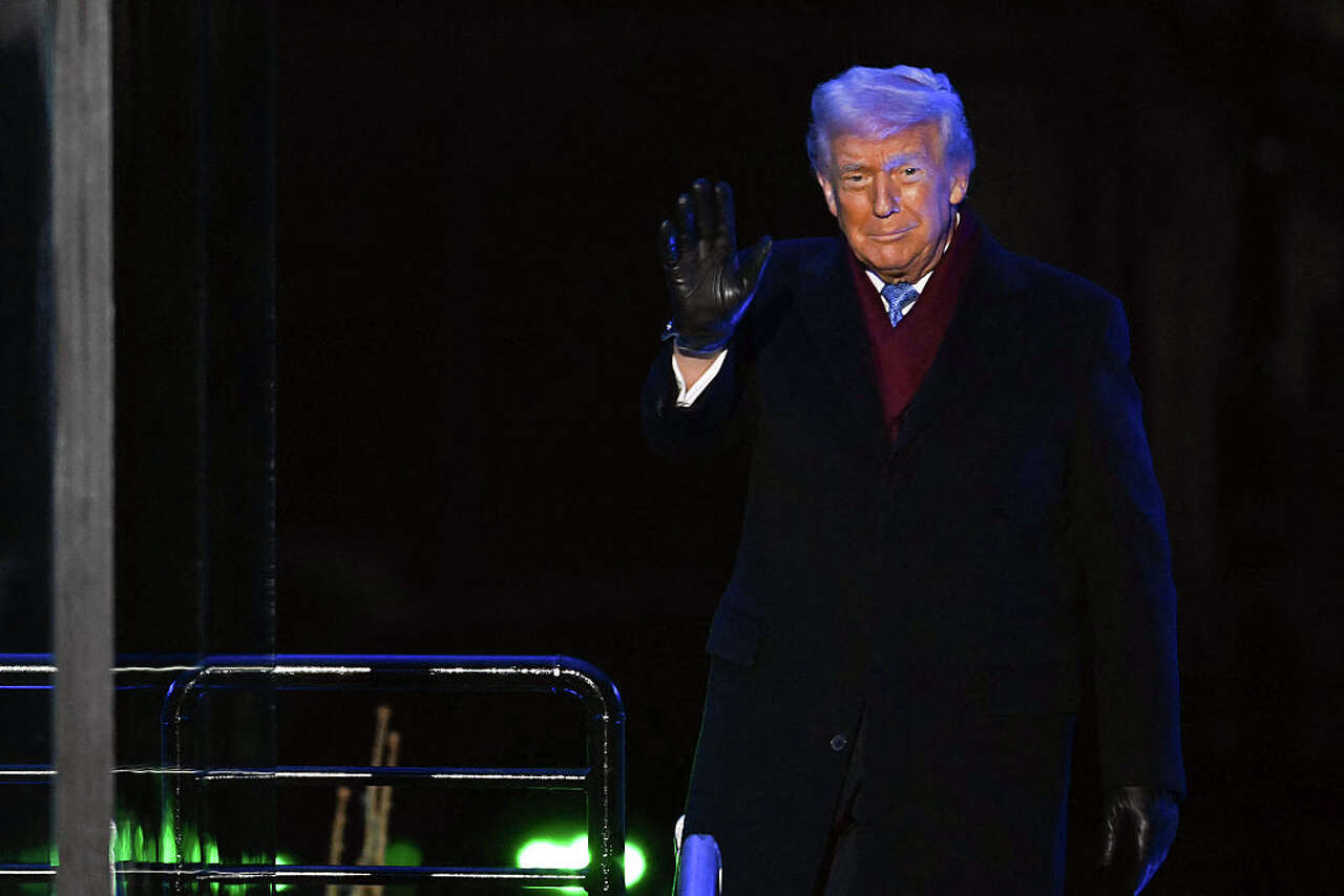 Trump ordered 2 new federal holidays for Christmas week: Here's what to ...
