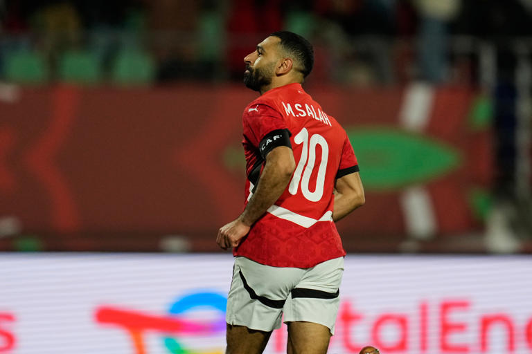 Salah scores Egypt's late winner to beat Zimbabwe 2-1 in Africa Cup