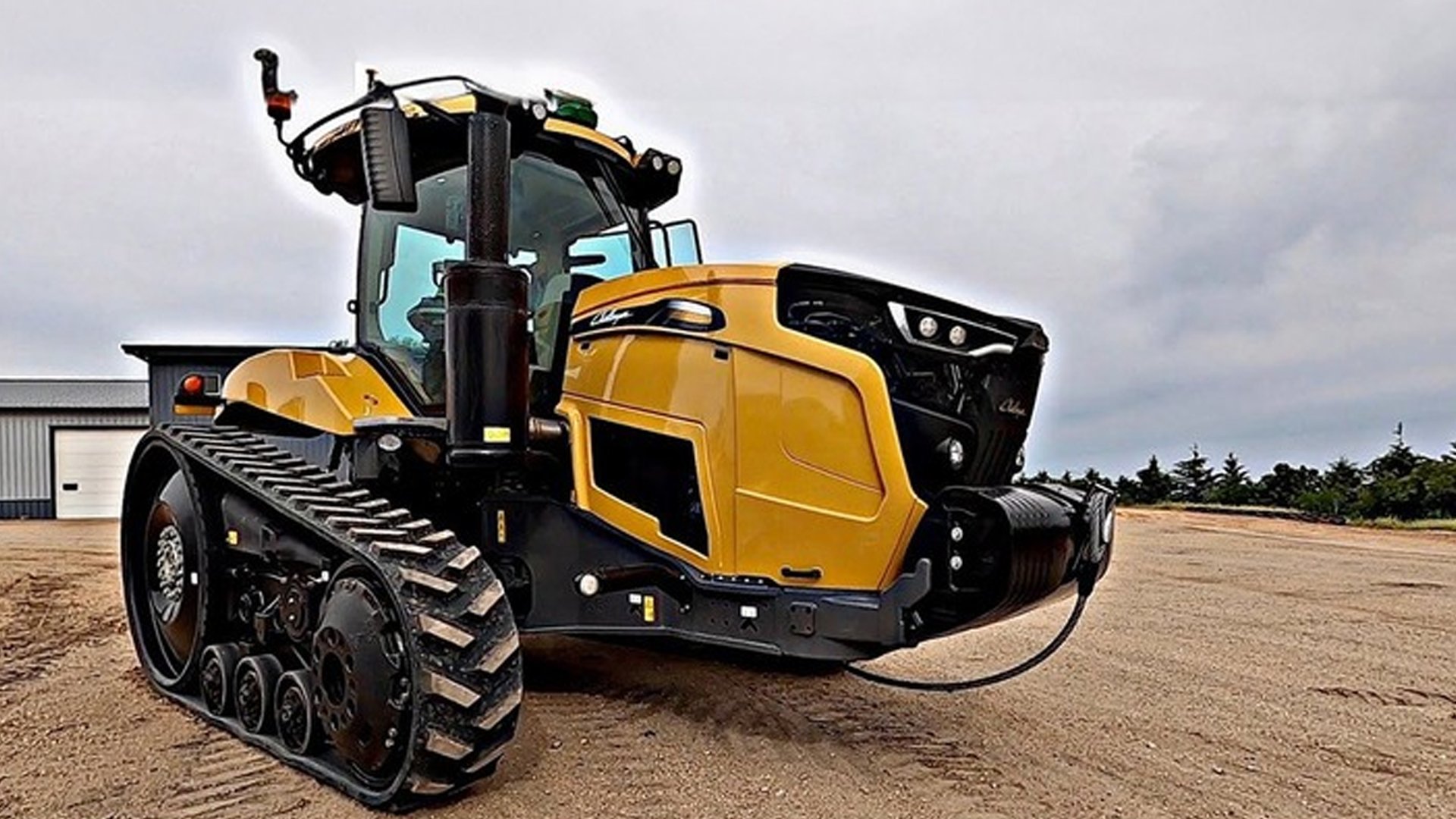 New CAT tractor arrives on site