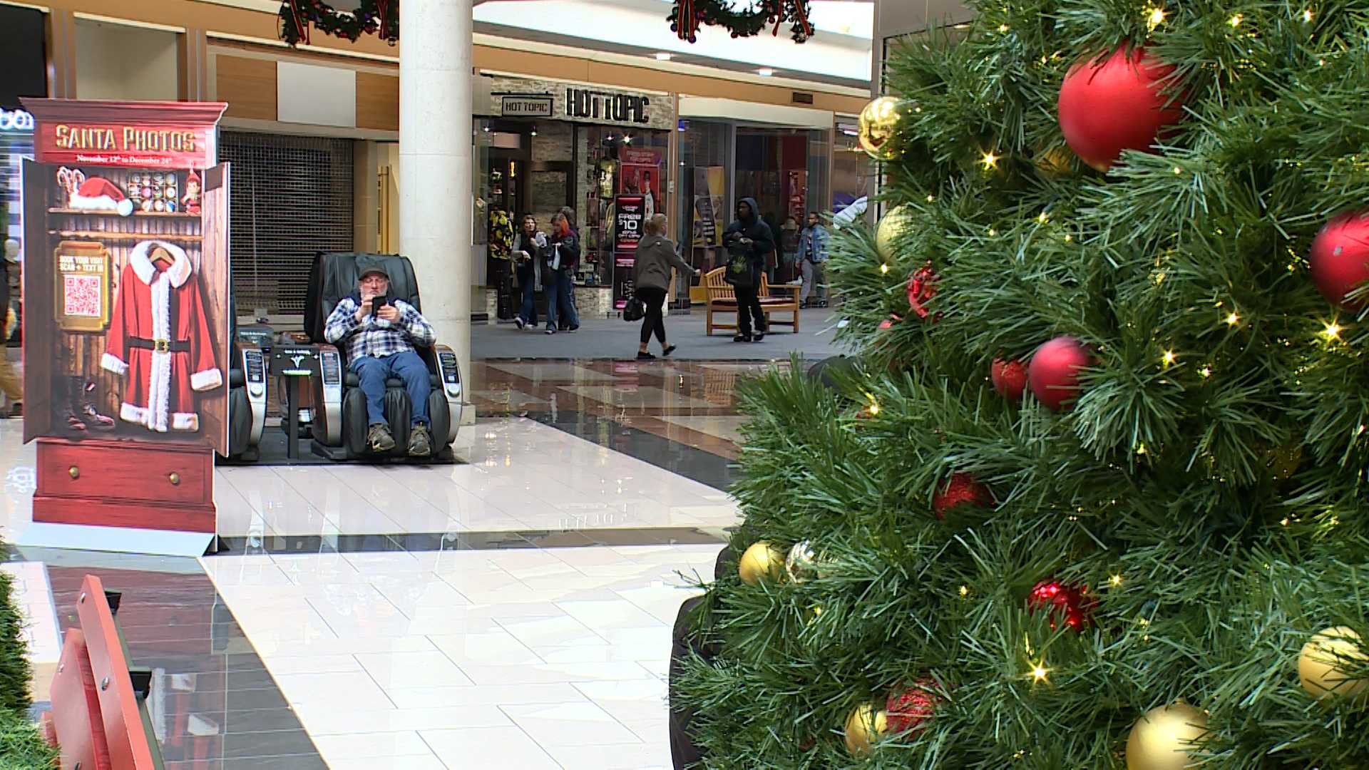 The clock is ticking! Last-minute shoppers head to Hanes Mall