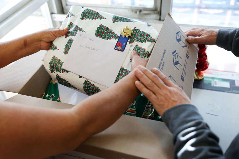 USPS delivers 9 billionth package of the 2025 holiday season in West ...