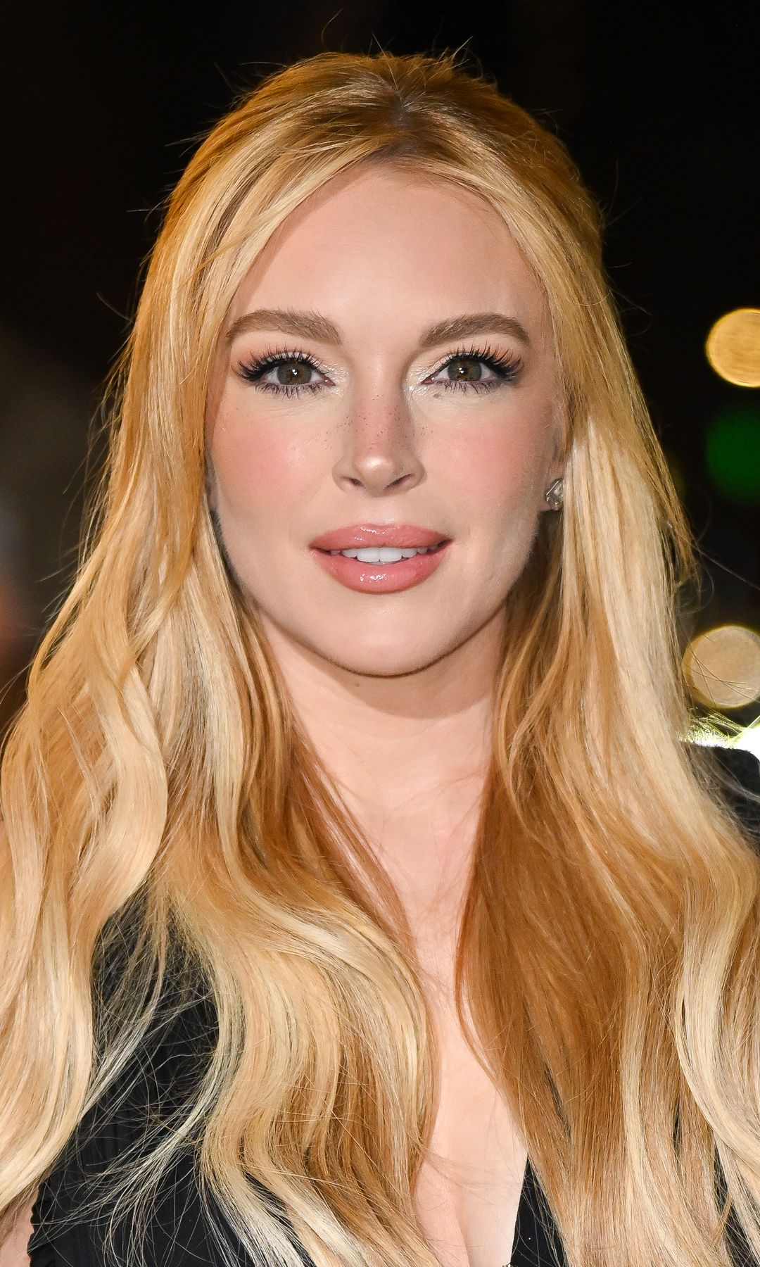 9 flattering haircuts for wavy hair, according to stylists