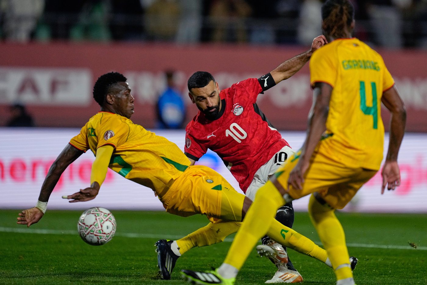 Salah scores Egypt's late winner to beat Zimbabwe 2-1 in Africa Cup