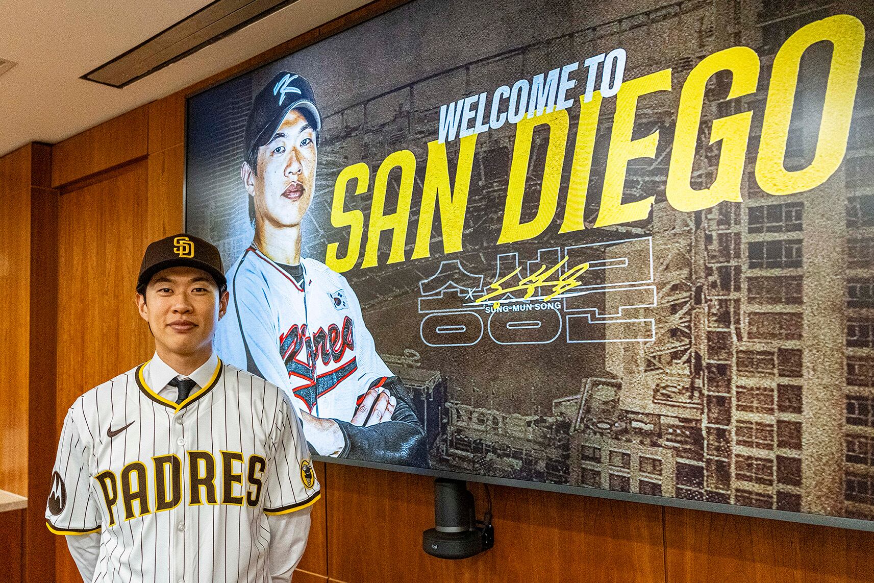 Song Sung-mun signs $15M Padres contract