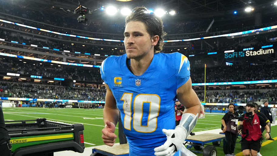 Justin Herbert highlights Oregon Ducks stars in NFL Week 16