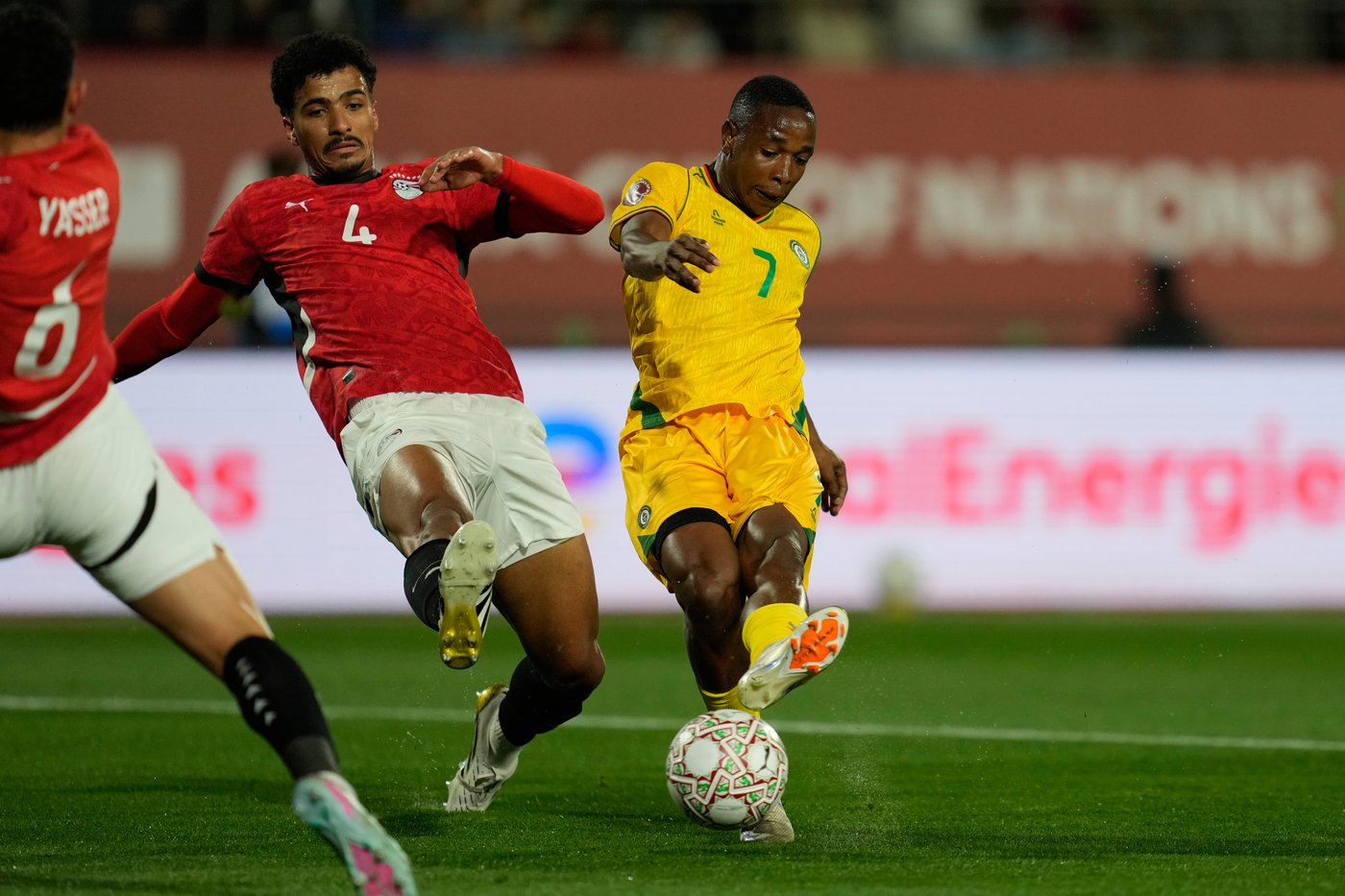 Salah scores Egypt's late winner to beat Zimbabwe 2-1 in Africa Cup