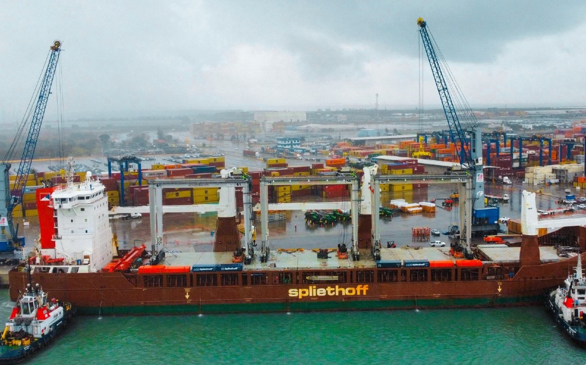 Puerto de Altamira recibe nuevo equipo; arriban grúas a terminal privada