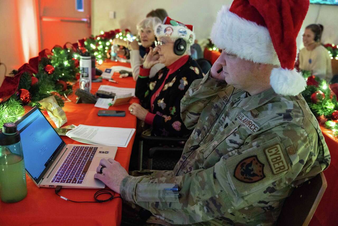NORAD is tracking Santa again on Christmas Eve. Here's how many people ...