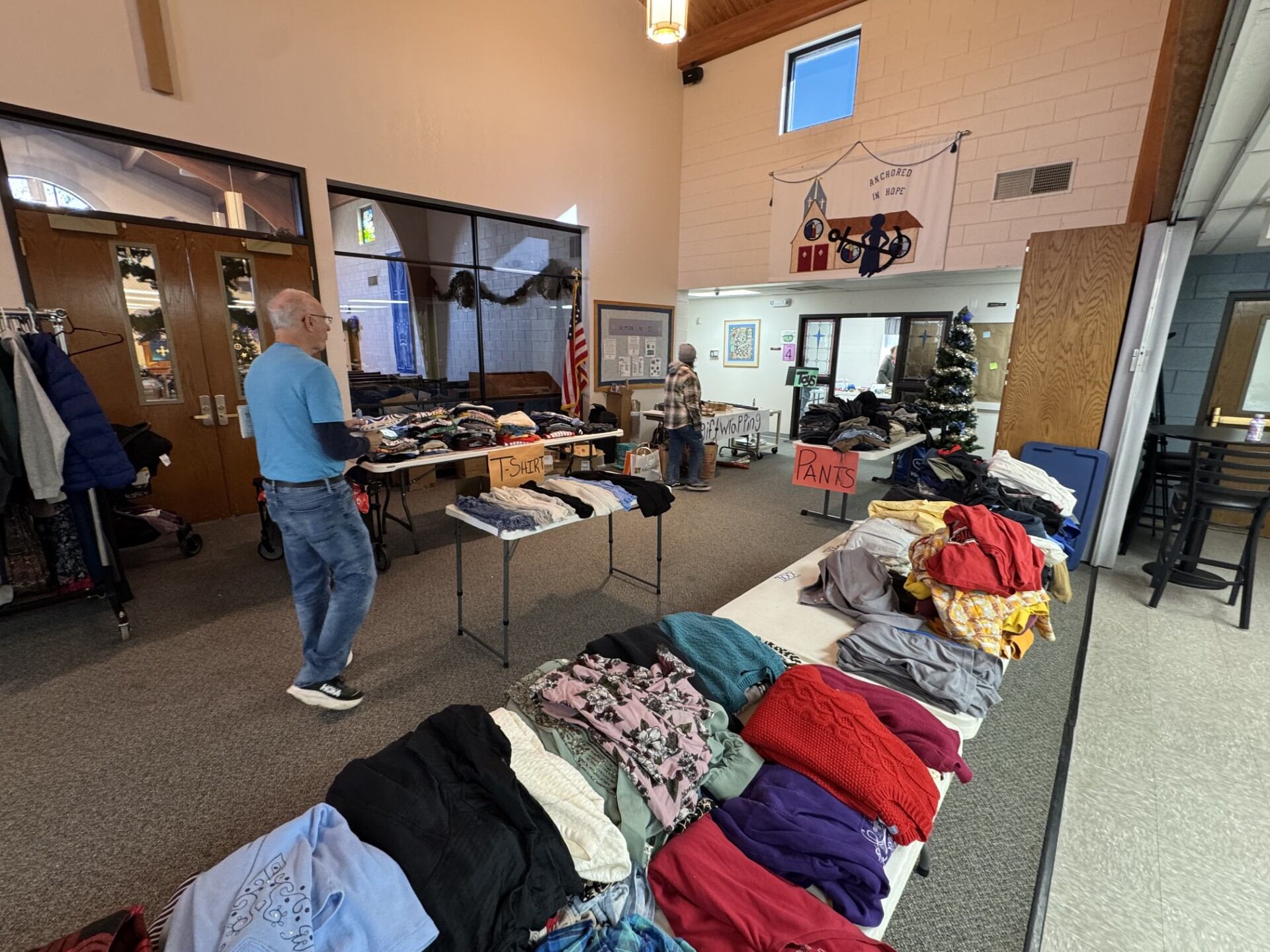 Wichita Heights students assist families in need with Holiday Share Fair