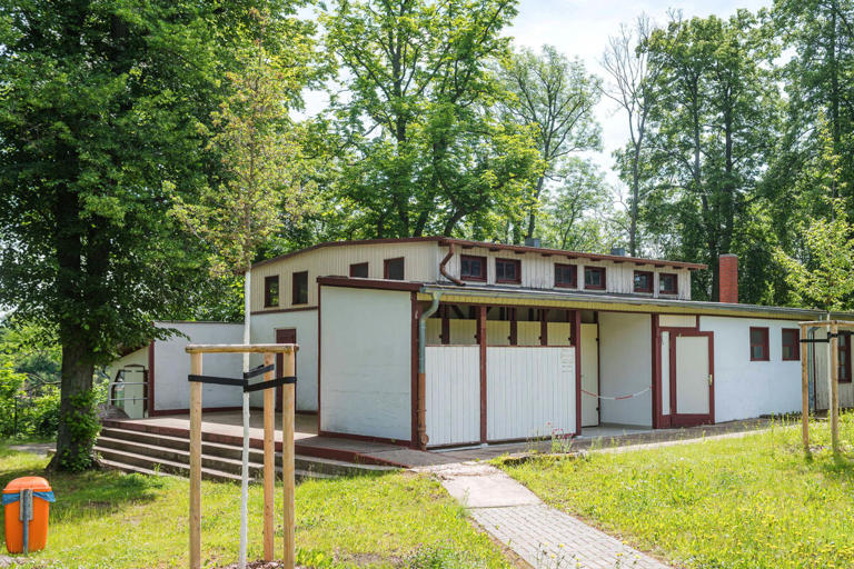 Mit Badehose ins FKK-Bad? Was eine Petition jetzt fordert