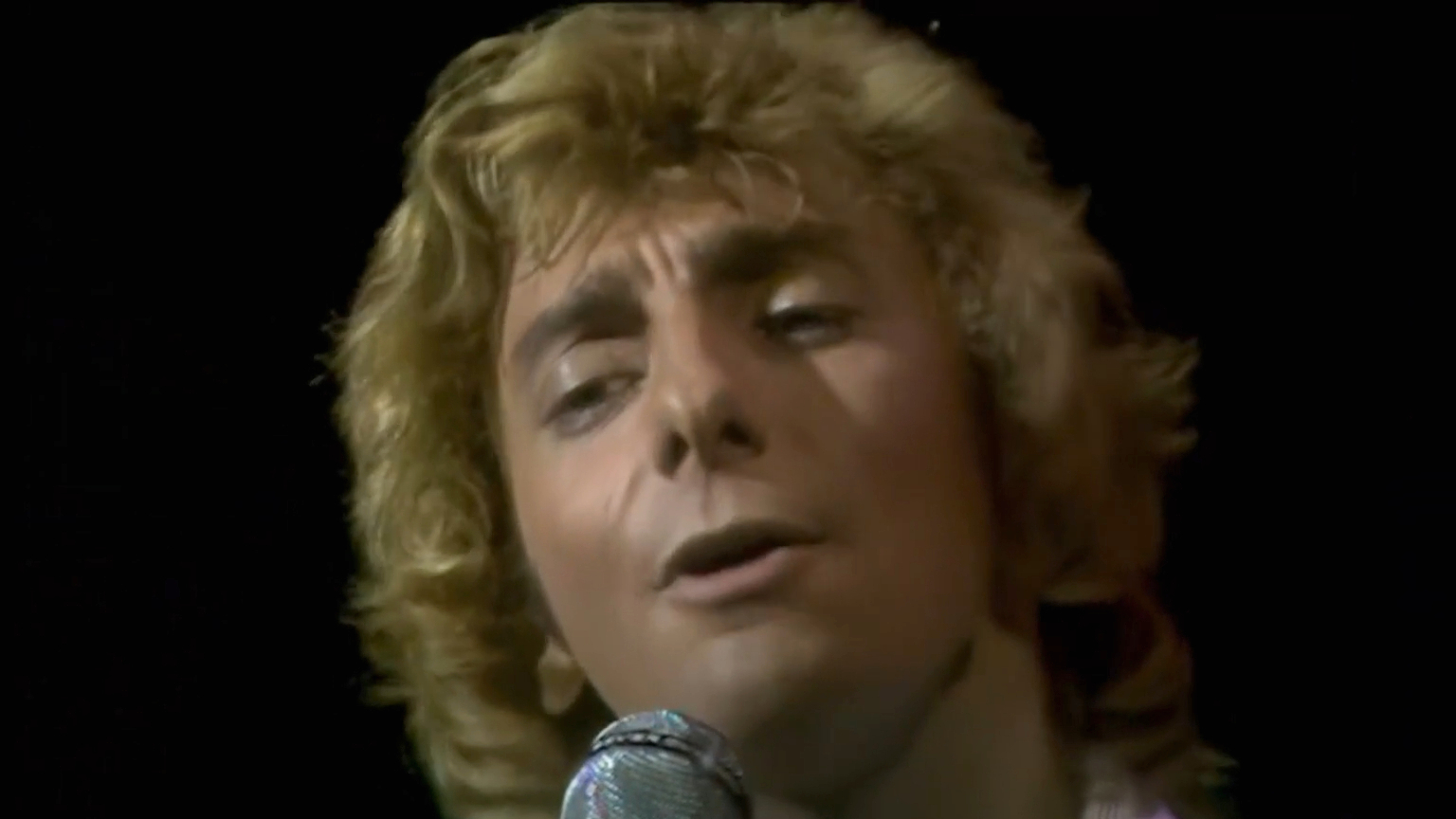Barry Manilow diagnosed with lung cancer