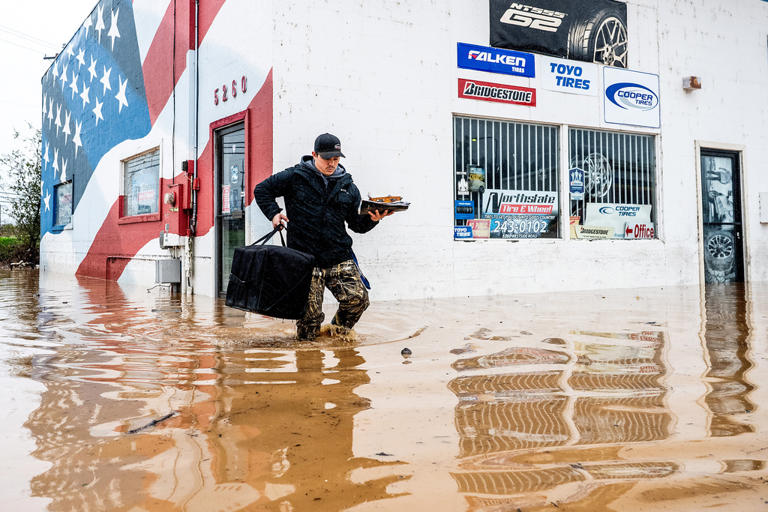 Flash flooding in northern California leads to soaked roads, water ...
