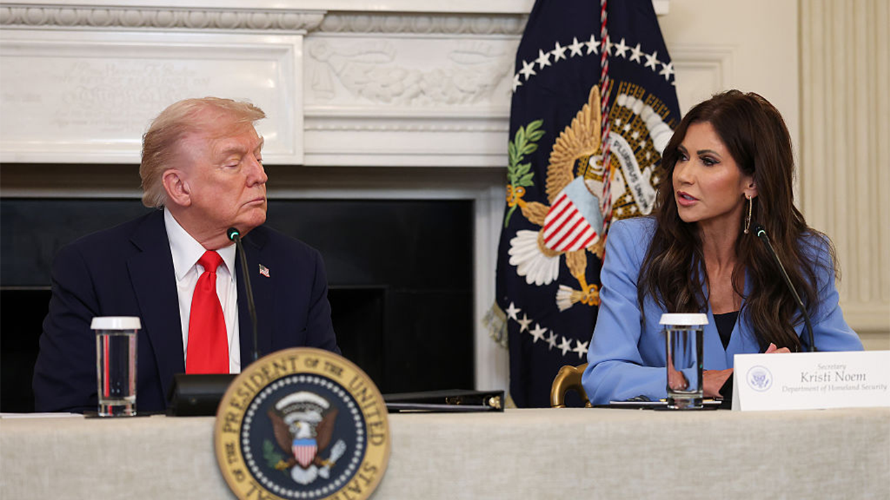 Democrat lawmakers call on Trump to withdraw rule limiting green cards ...