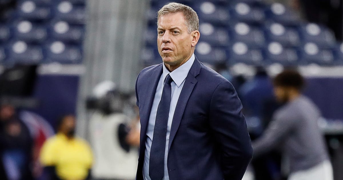 Troy Aikman, Russell Yurk criticize controversial pass interference ...