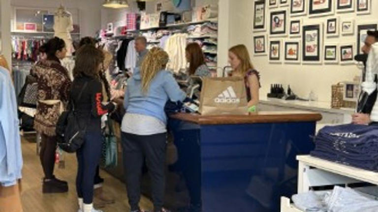 Last-minute holiday shopping frenzy hits US stores