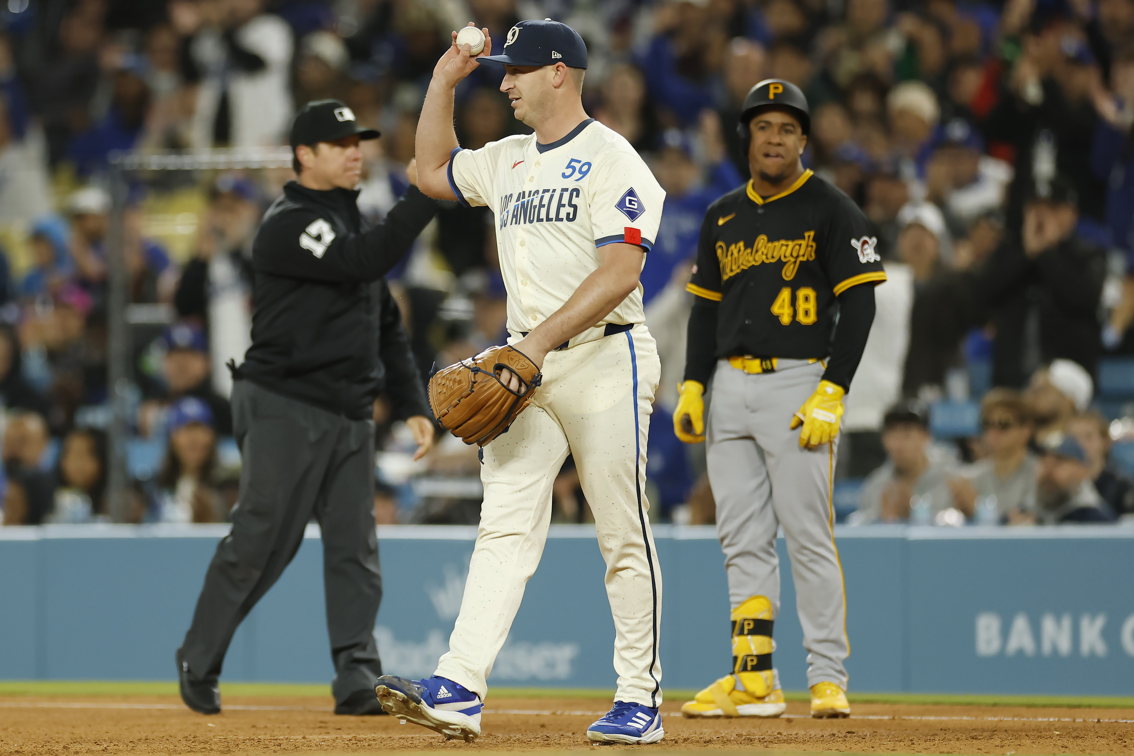 Blue Jays urged to sign 31-year-old pitcher from Dodgers after World Series