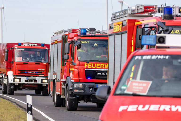 Güterzug mit Neuwagen brennt lichterloh: Millionenschaden in Offenburg