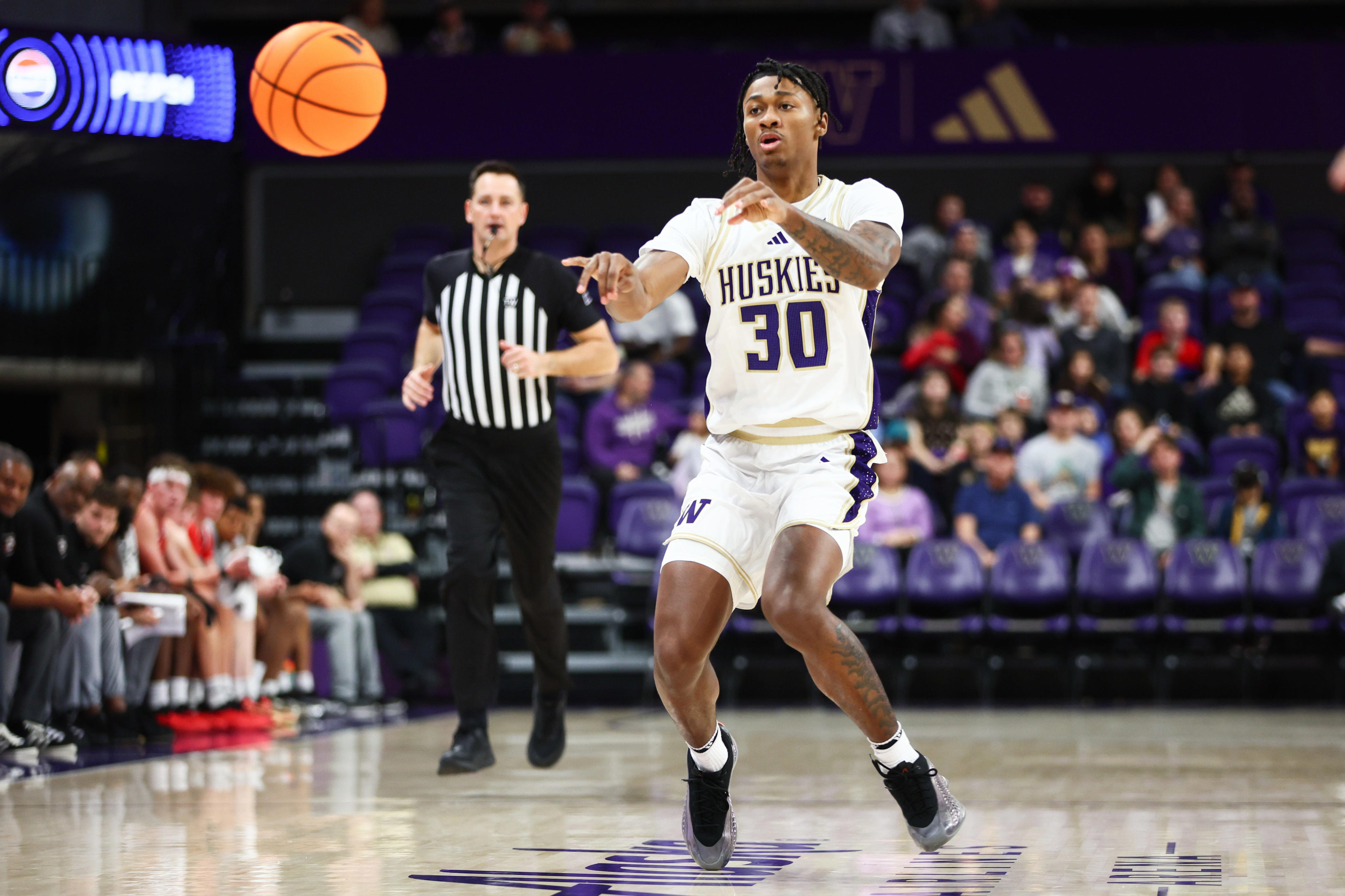 Washington basketball cruises to 86-56 victory over San Diego