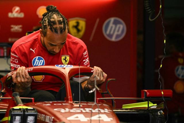 El Papá Noel de Ferrari: Lewis Hamilton no escatimó en gastos y le dio ...