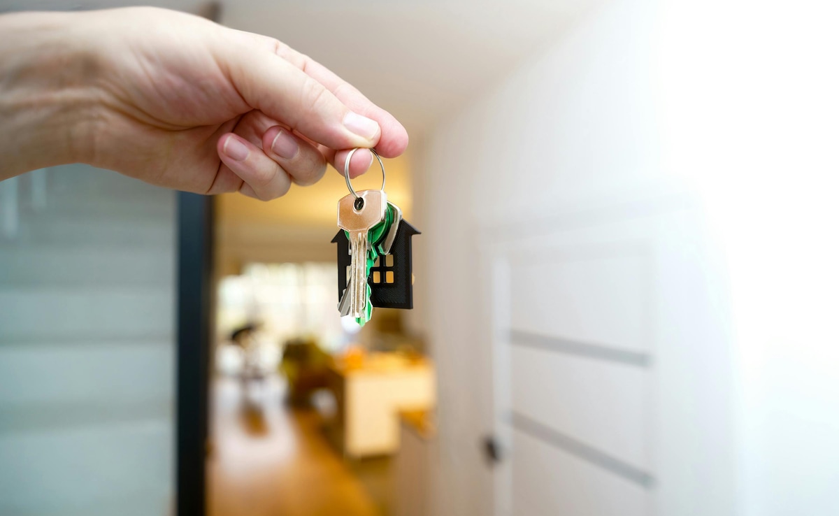 Woman claps back at nosy society uncles with Rs 62 lakh civil suit ...