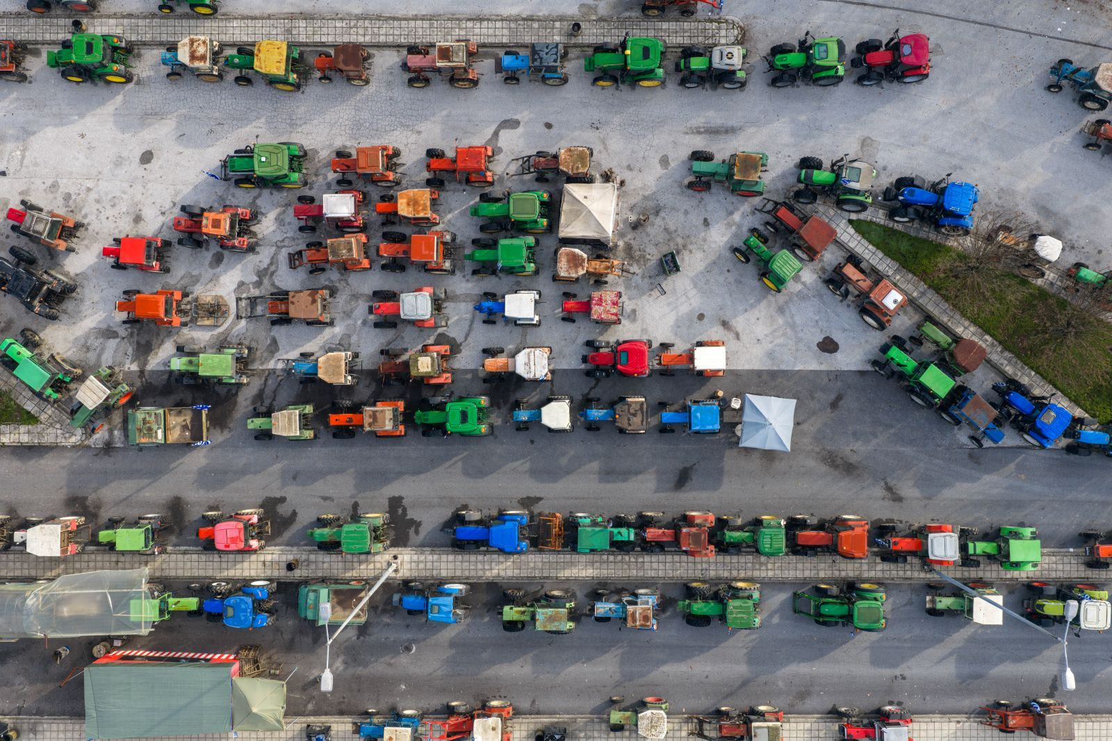 Μπλόκα αγροτών: Crash test για την κυβέρνηση τα Χριστούγεννα