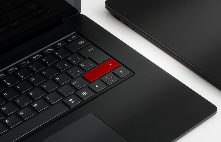 Dónde está la tecla Shift y para qué sirve en tu teclado