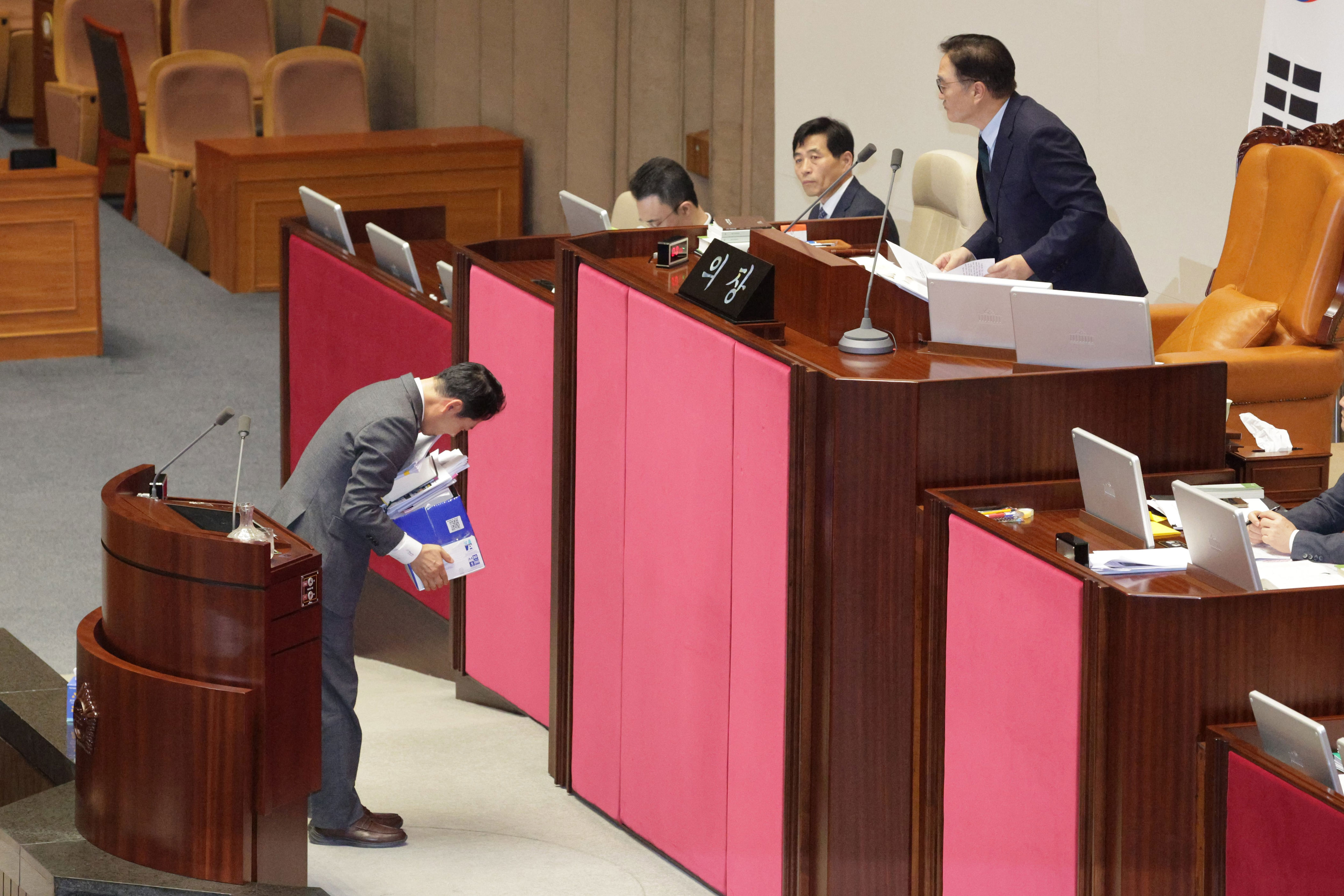 People Power Party leader concludes 24-hour filibuster, sets record