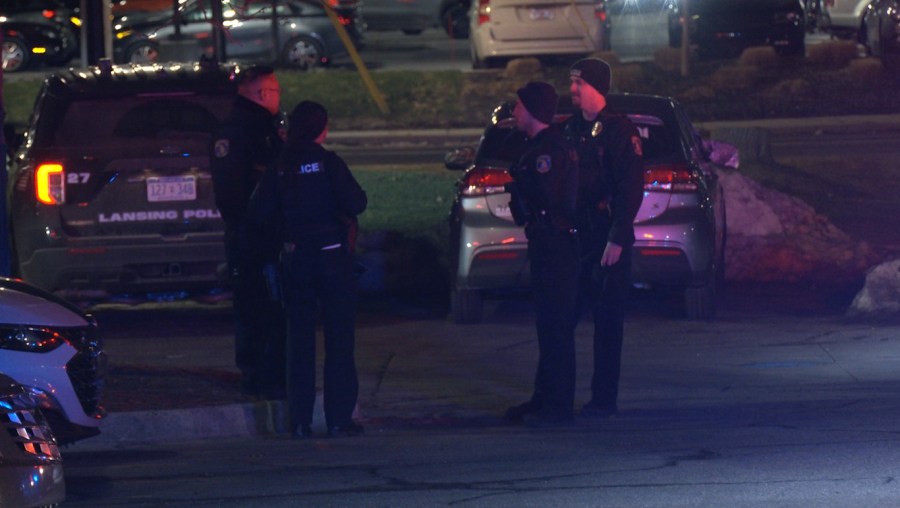 Large police response seen at Lansing apartment complex