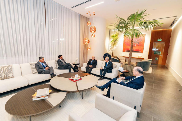 Las fotos del encuentro entre Kast y el canciller peruano Hugo de Zela ...