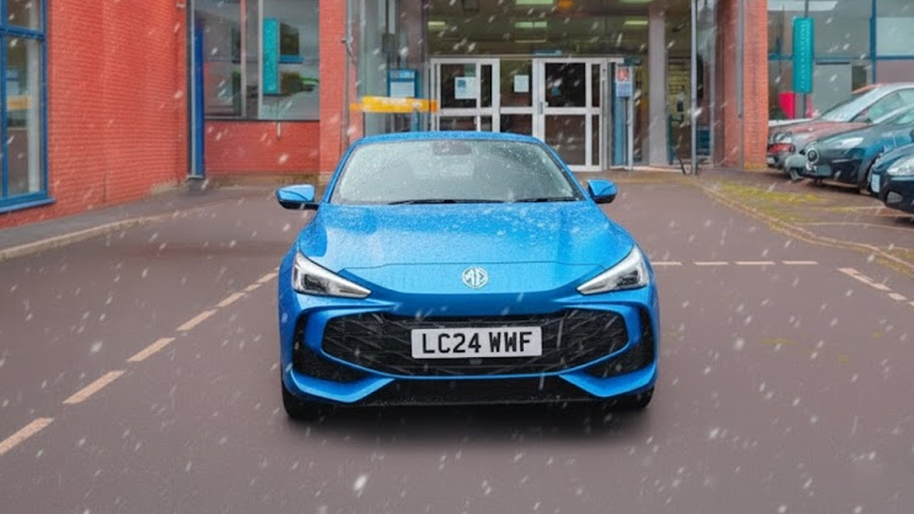 Richard Hammond takes his driving test again